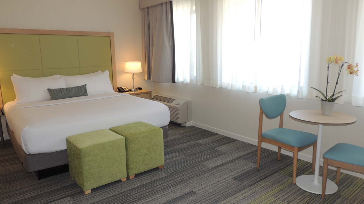 Single King Guest Room | Boston Hotel | Inn at Longwood